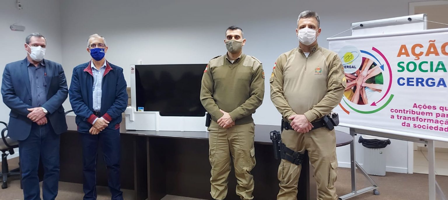 CERGAL faz doação de TV para Polícia Militar de Jaguaruna para ajudar ...